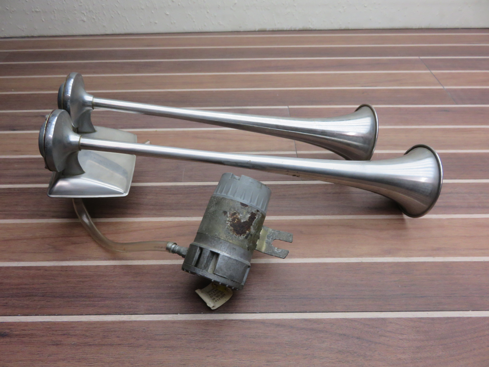 AFI 10106 Vintage Heavy Duty Marine Boat Dual Trumpet Deck Air Horn | eBay
